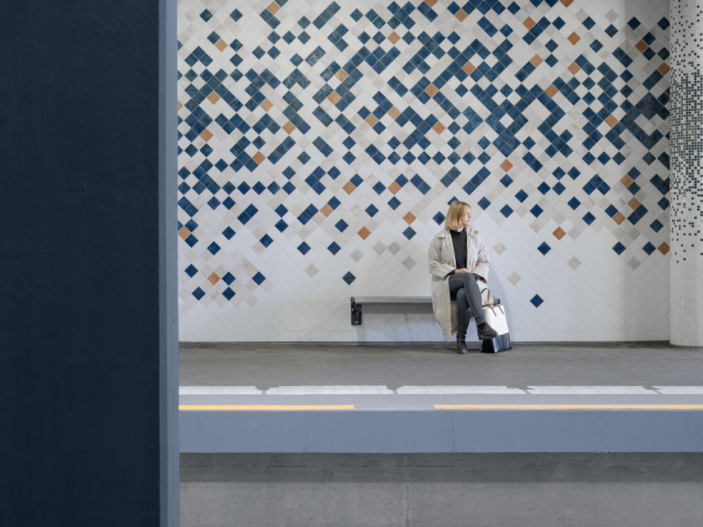 Vibrant Murals to Dress up Metro Stations - Make space journal